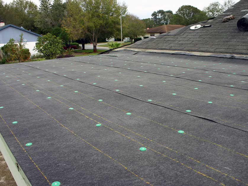 Is Synthetic or Felt Roof Underlayment Better for Your Home?